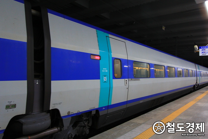 [박병선의 열차이야기] 20량 KTX, 5호차만 다르다! '전격 해부'