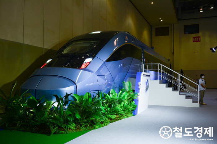 [Pick] 내년 고속열차 발주 7천억 규모 'EMU-320' 쏟아진다