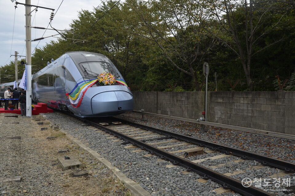 [ReN사진관] 현대로템 EMU-320 창원공장서 '첫 선'