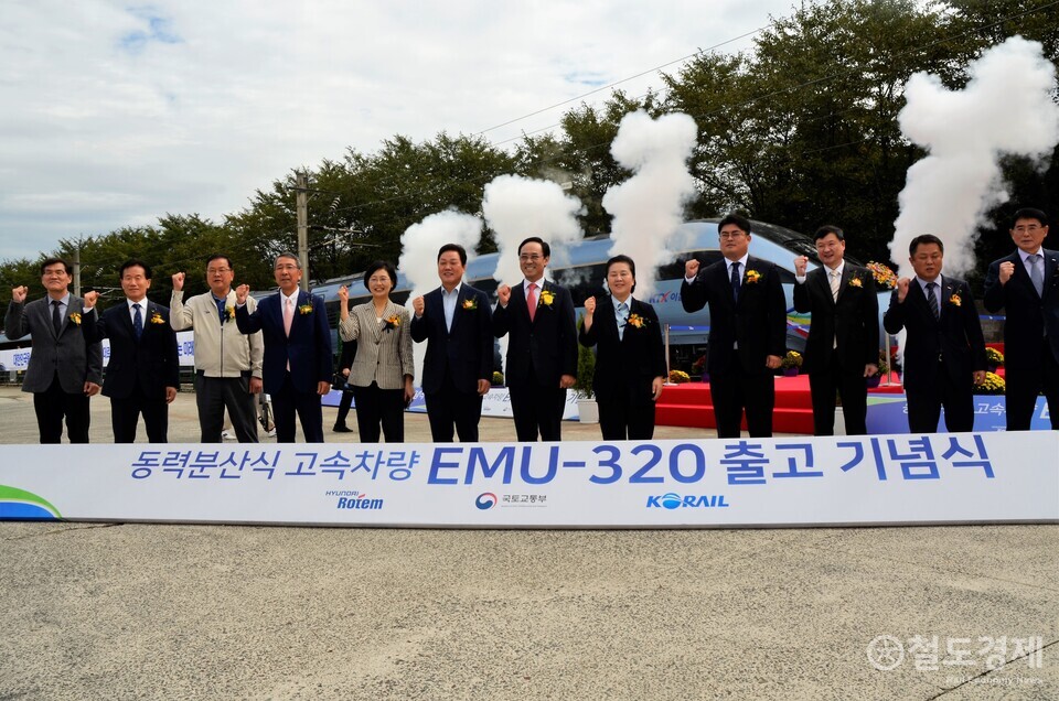 [ReN사진관] 현대로템 EMU-320 창원공장서 '첫 선'