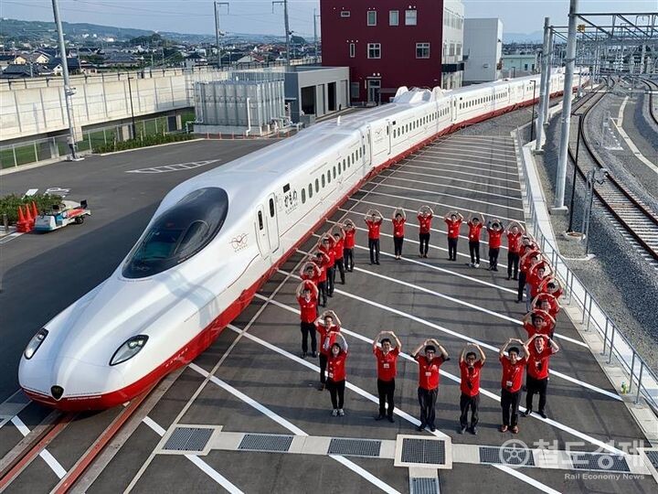 日, '나가사키-다케오온센' 66km 니시규슈 신칸센 개통