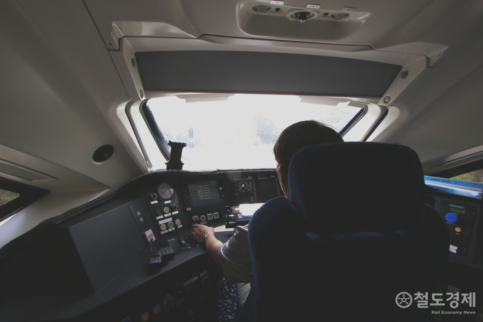 [현대로템 EMU-320 동승기] 영업운행 목전... 막바지 주행ㆍ검증작업 한창