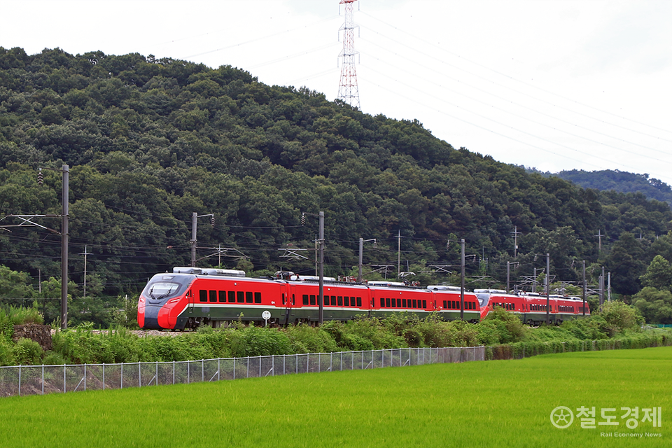 [열차한컷] 시운전 중인 EMU-150..."9월 영업운행 시작"
