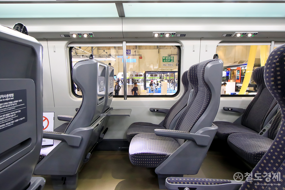 [열차이야기] '신형 EMU-150' 1일 첫선..."무엇이 바뀌었나"