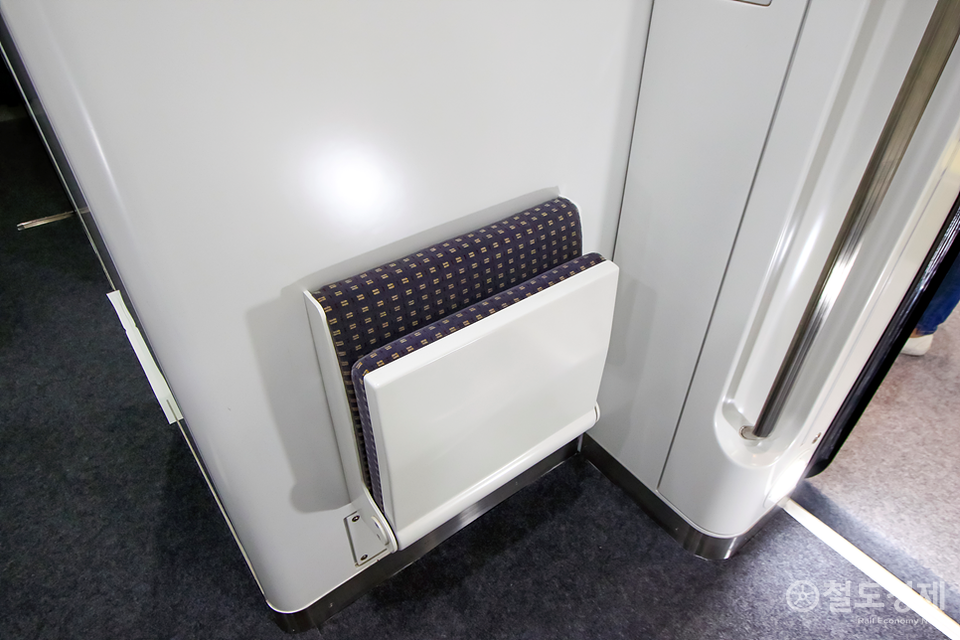 [열차이야기] '신형 EMU-150' 1일 첫선..."무엇이 바뀌었나"