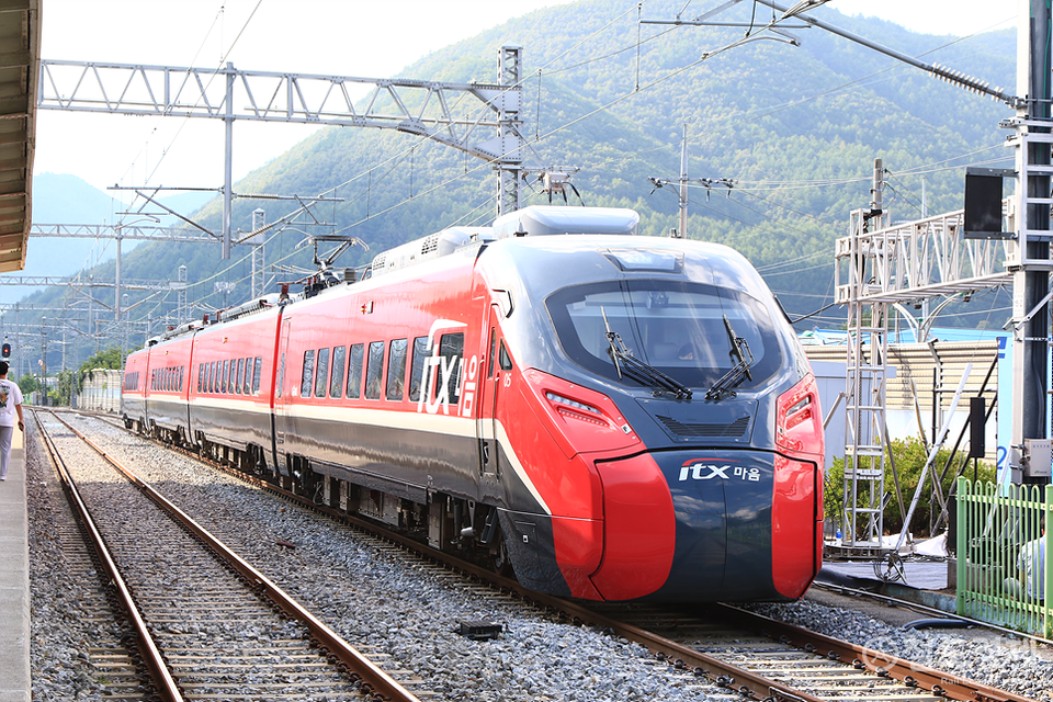 [ITX-마음 명명식 스케치] "새마을호급 열차 태백선에...17년 만"