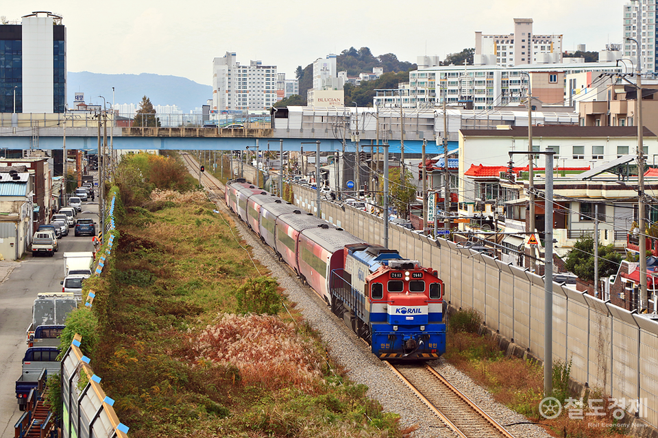 [열차한컷] "11.9km의 짧지만 '긴 시간' 품은 곳"...광주선 달리는 열차들
