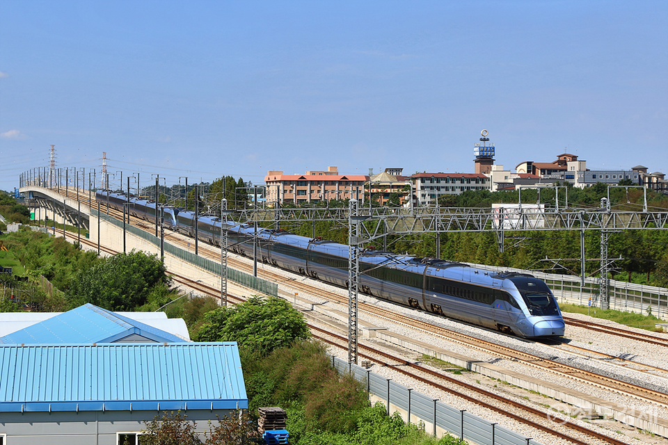 [열차한컷] 한국고속철도의 진화...'KTX부터 EMU-320까지'