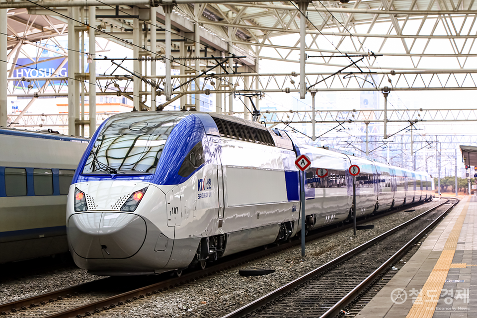 [열차한컷] 15년 운행 KTX-산천..."중정비하니 新車 같아요!"