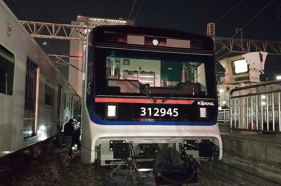 1호선 신형 전동차 3대서 잇따라 '불꽃'...원인 파악 中