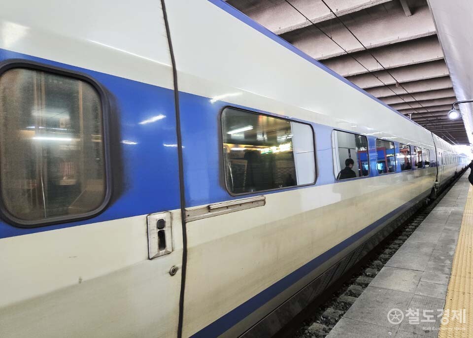 "KTX서 2.4조 벌었는데..." 코레일, 호실적에도 적자 늪 [이슈]