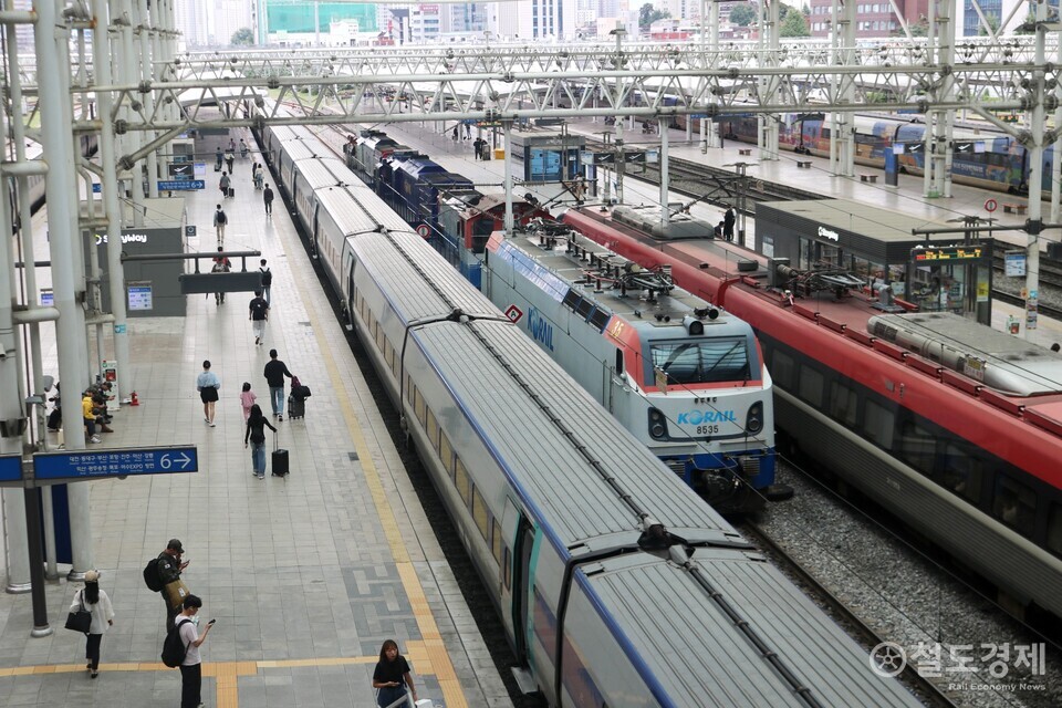 코레일, '11일 총파업' 대비 비상수송체제 돌입… KTX 67% 운행